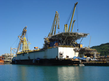 Heavy Lift Crane Barges - Thrustmaster